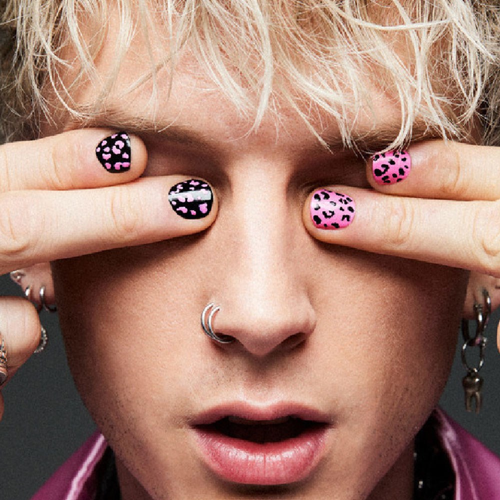 Buse Terim | Machine Gun Kelly’den 10 renkte oje koleksiyonu